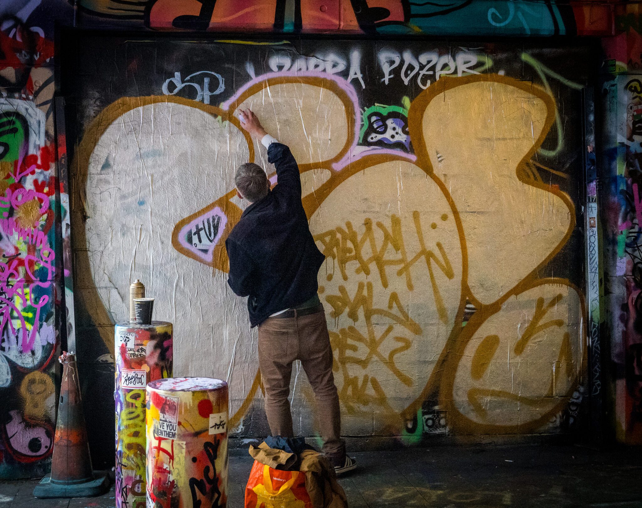 Leake Street Graffiti Tunnels: London’s Street Art Gallery ...
